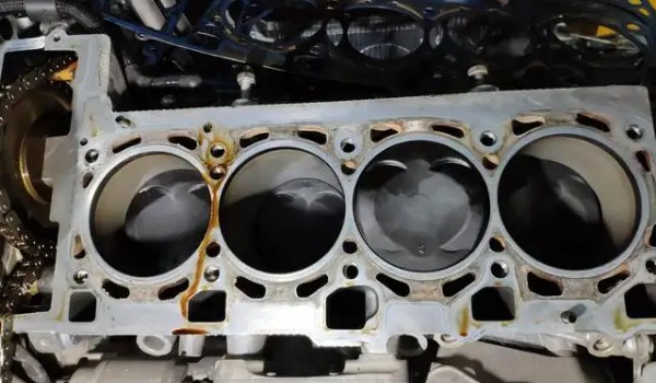 奥迪q5l是什么发动机 采用2.0T四缸发动机(百公里加速仅6.9秒) — 车标大全网